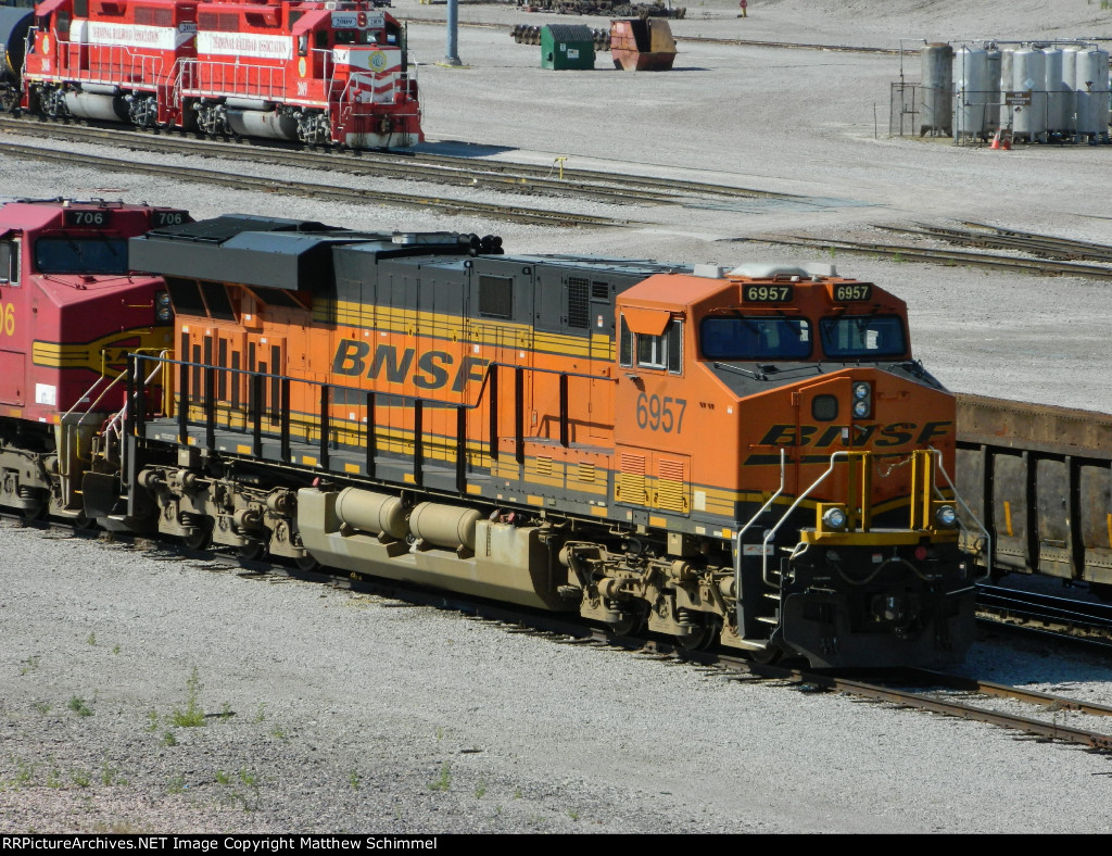 BNSF 6957